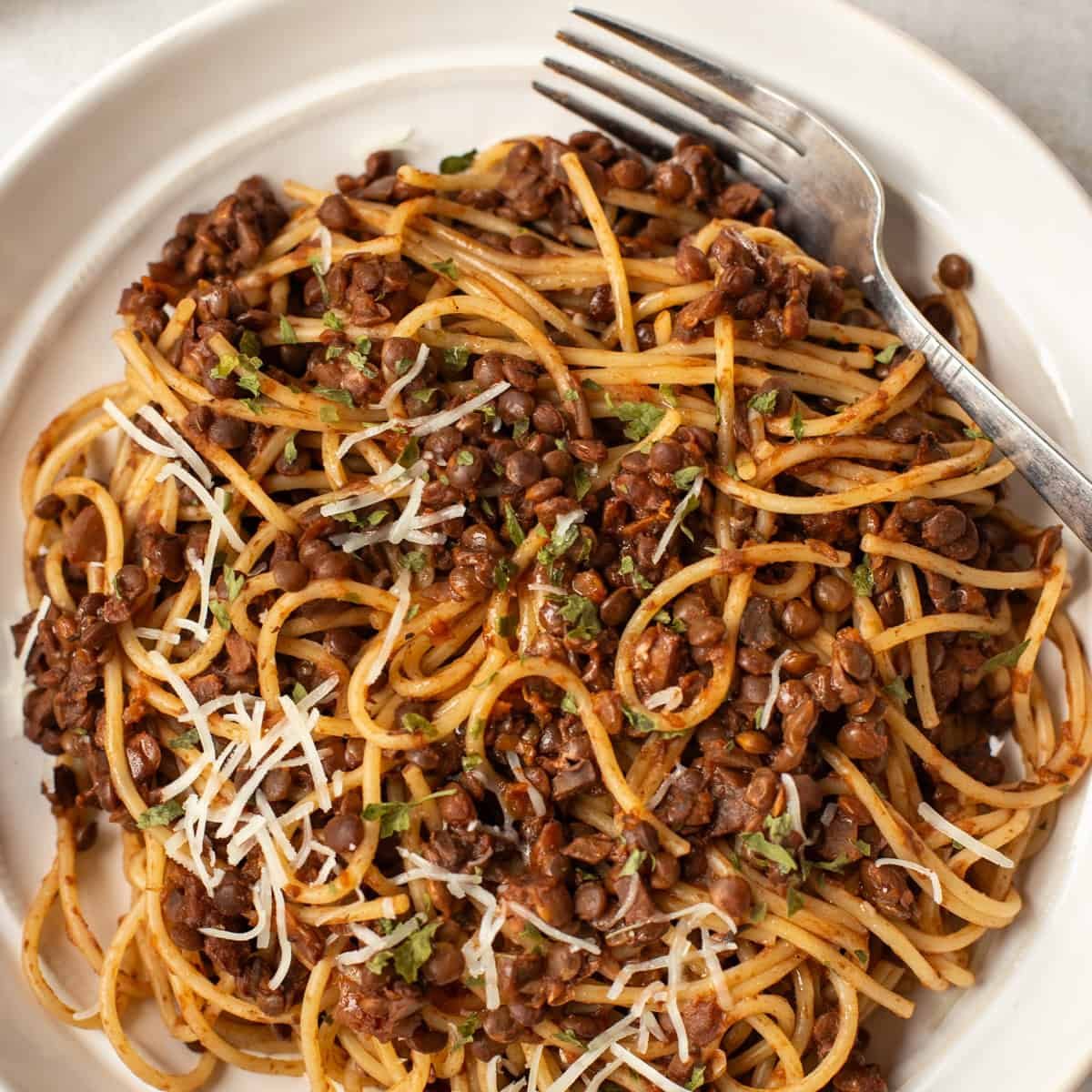Slow Cooker Lentil Bolognese from "Easy Cheesy Vegetarian Recipes" and ...